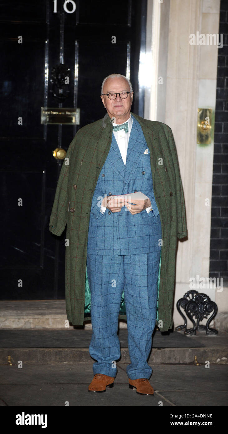 Shoulders fashion week hi-res stock photography and images - Alamy