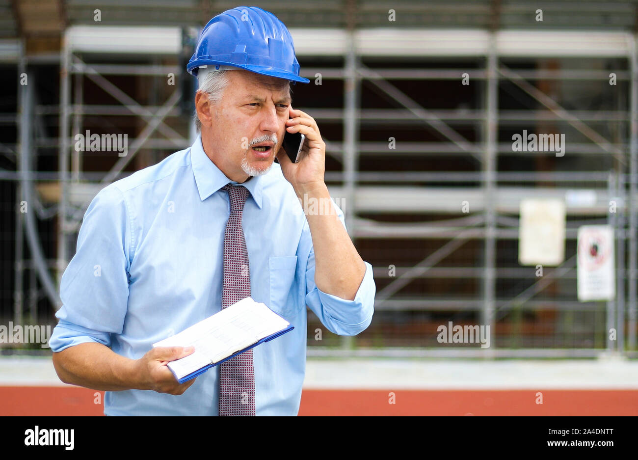 Angry senior engineer shouting at the phone Stock Photo - Alamy