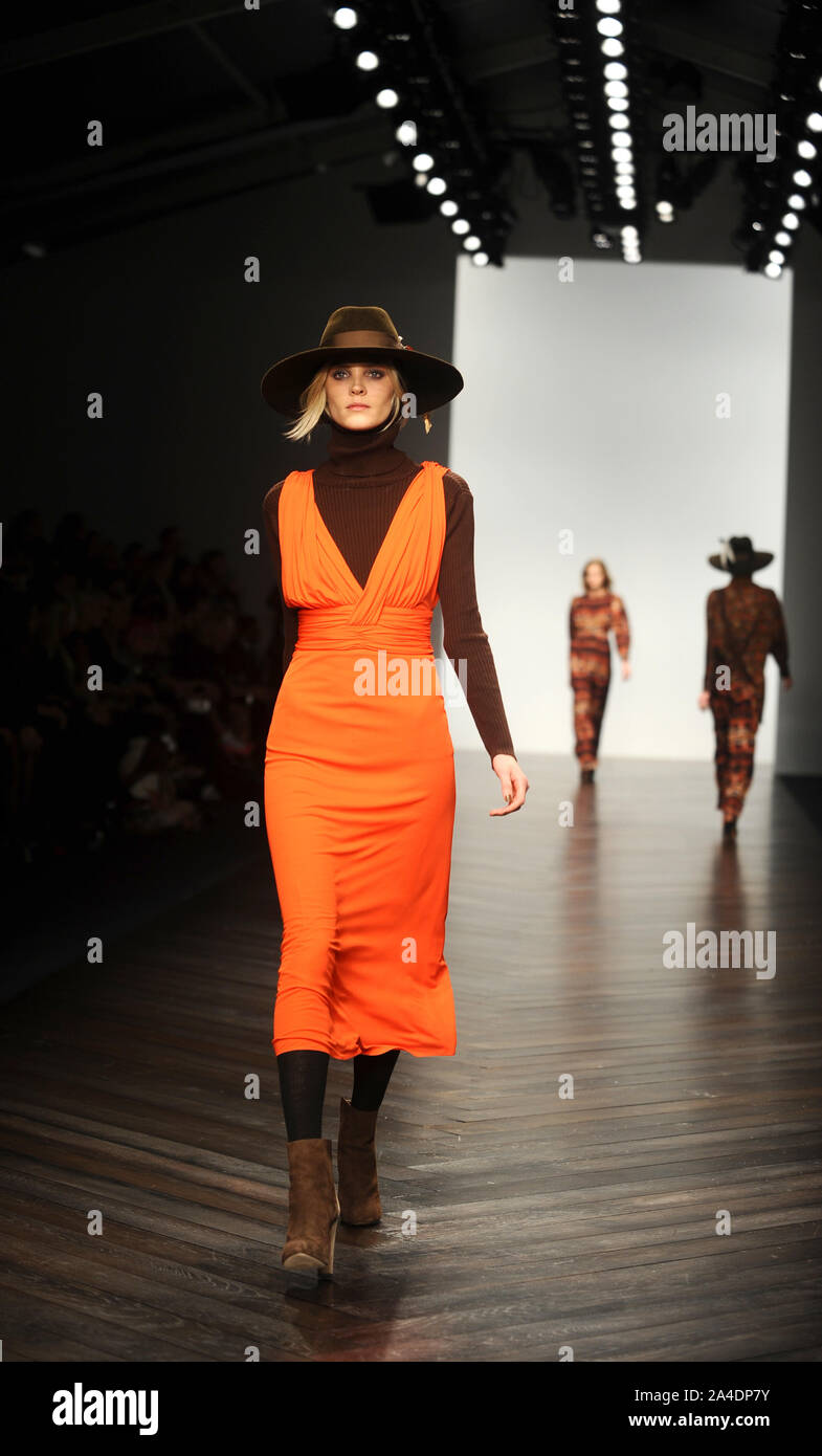 Issa catwalk hi-res stock photography and images - Alamy