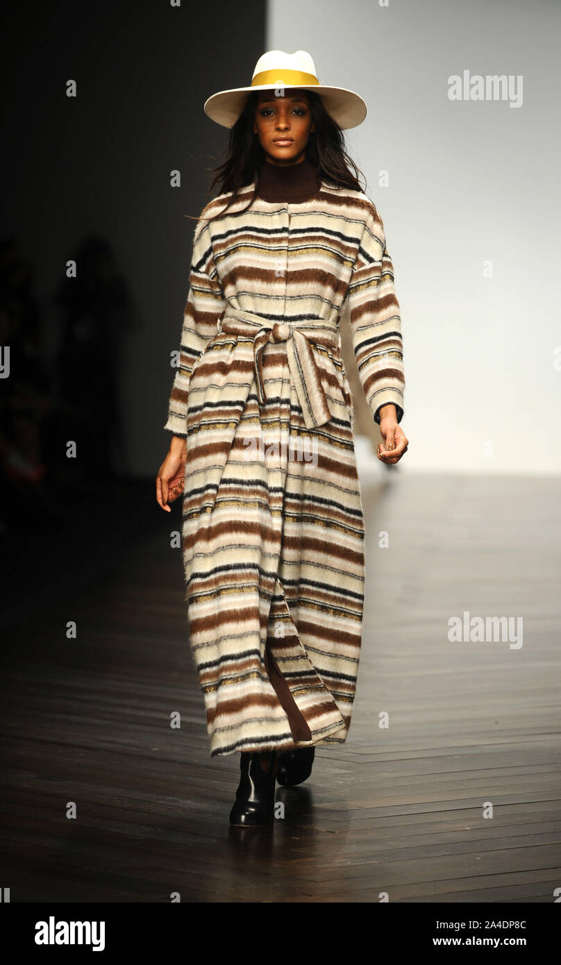 Issa catwalk london fashion week hi-res stock photography and images ...