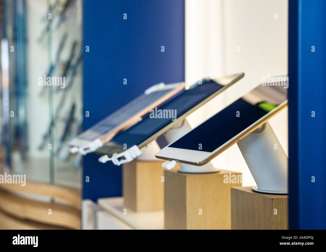 Technology devices hi-res stock photography and images - Alamy