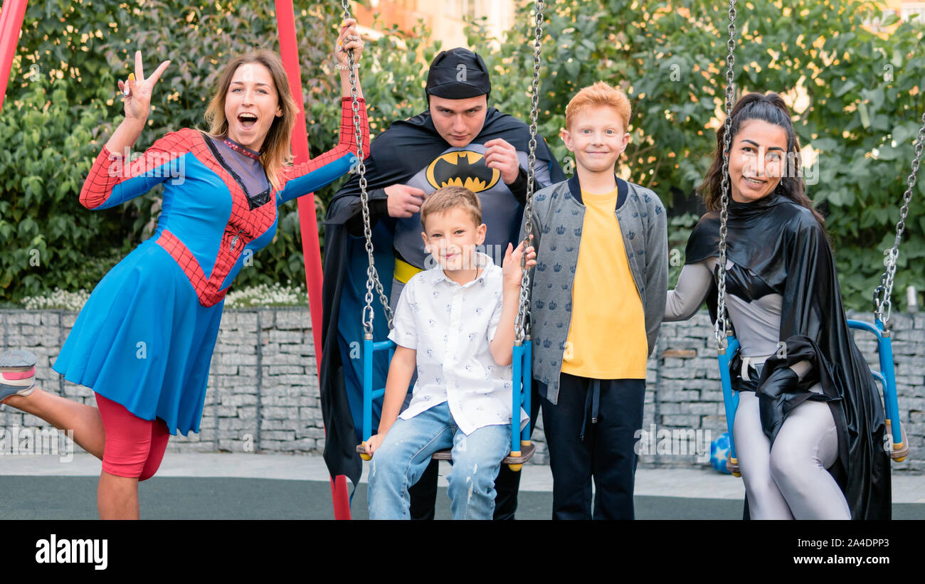 Child actors hi-res stock photography and images - Alamy