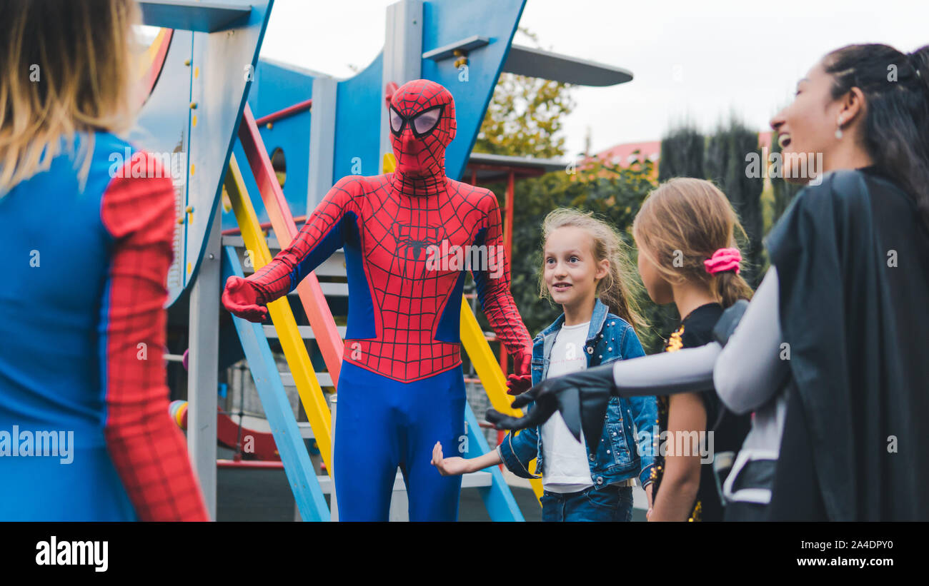 Child actors hi-res stock photography and images - Alamy