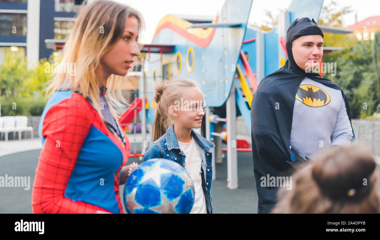 Child actors hi-res stock photography and images - Alamy