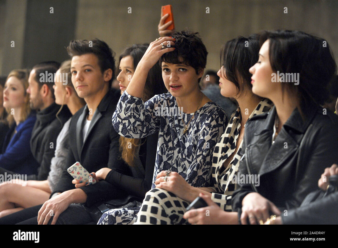 Louis tomlinson outfit hi-res stock photography and images - Alamy