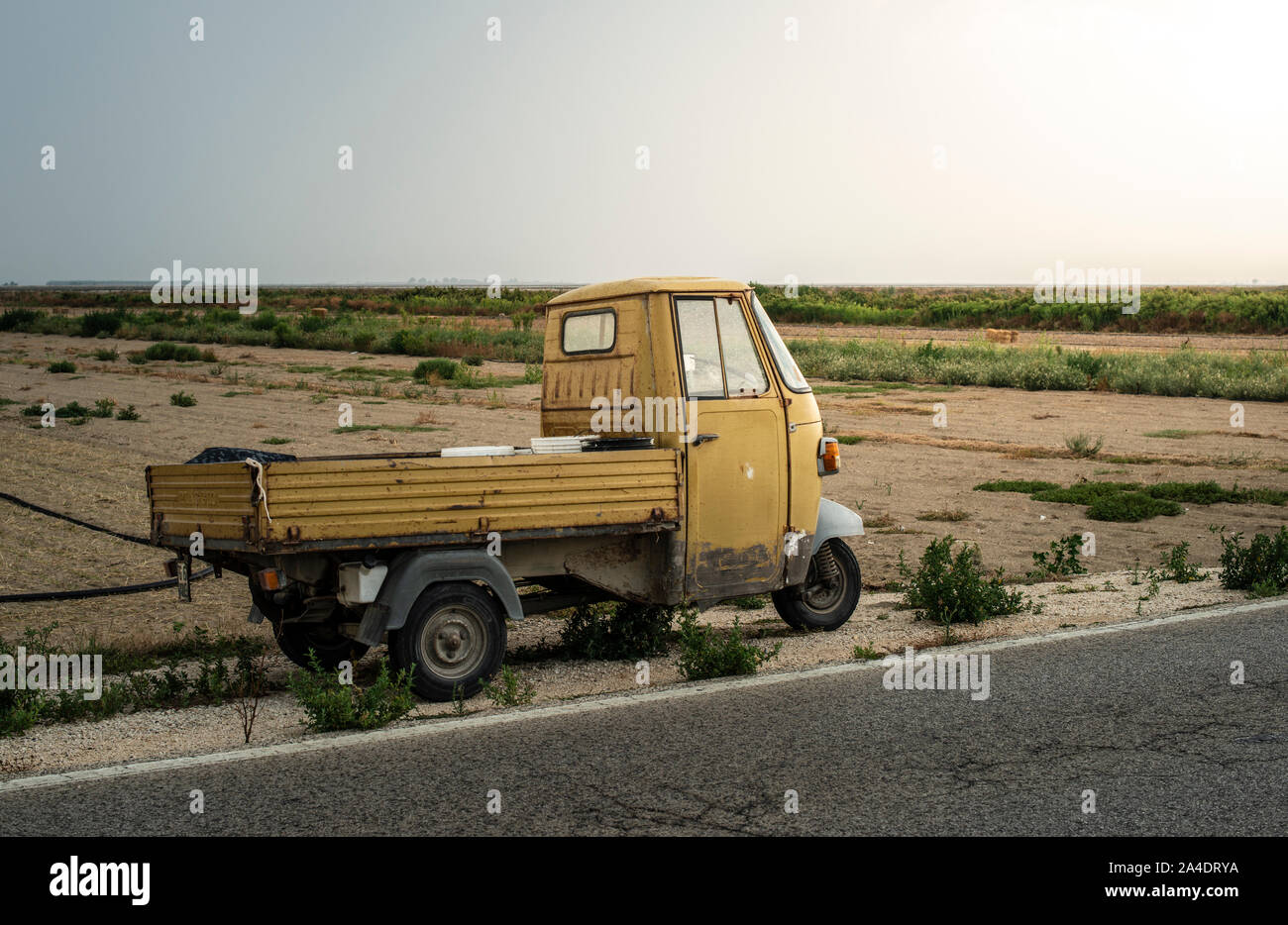 Small farm truck hi-res stock photography and images - Alamy
