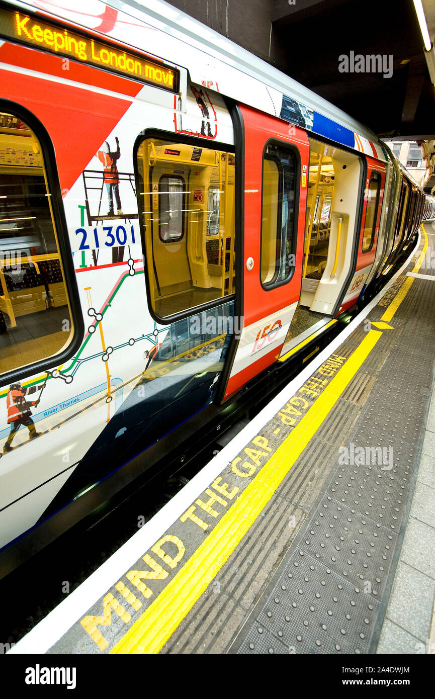 Baker street station london exterior hi-res stock photography and ...