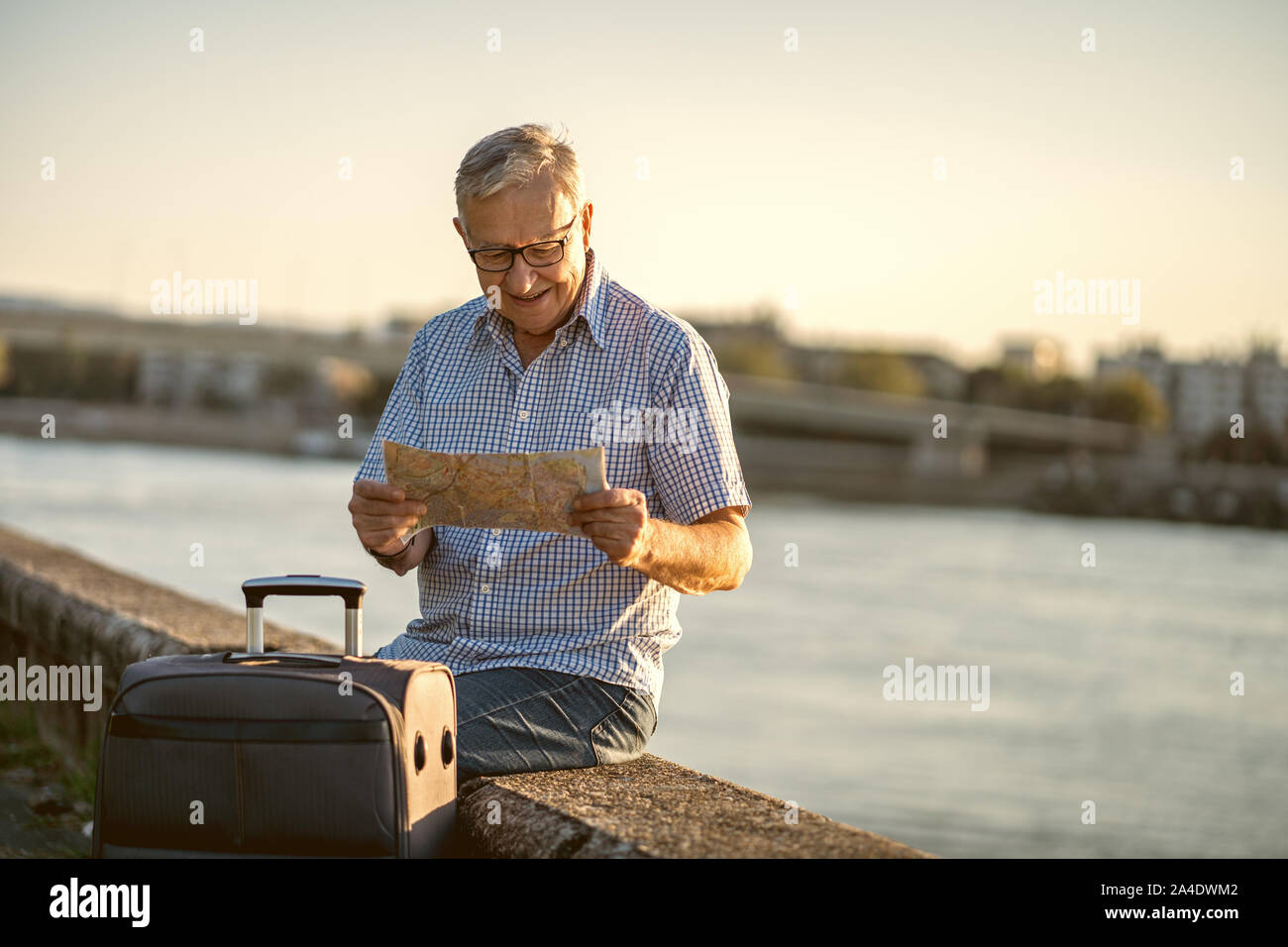 Outdoor portrait of senior man who is on city tour Stock Photo - Alamy