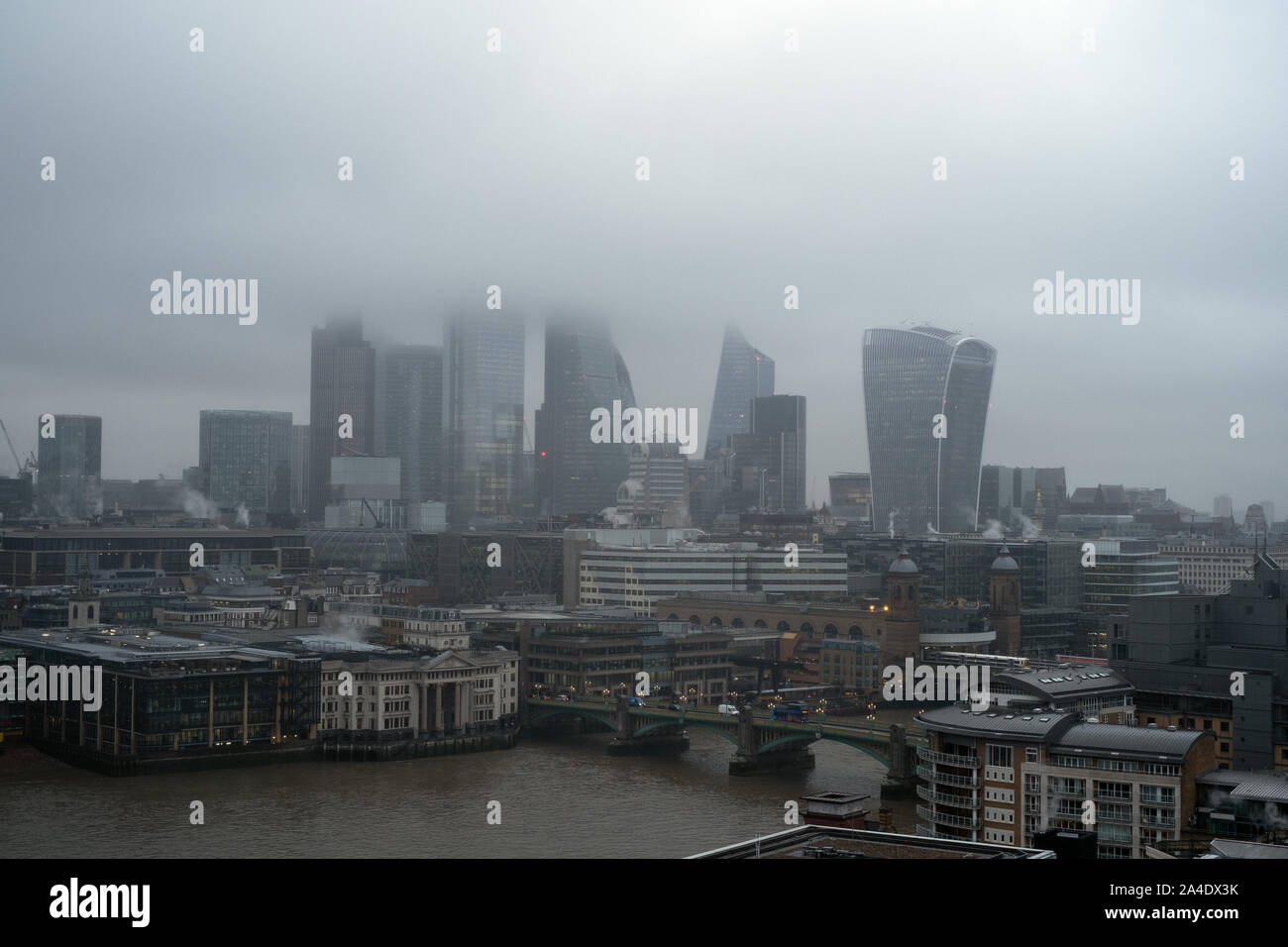 Grey sky city buildings london street hi-res stock photography and ...