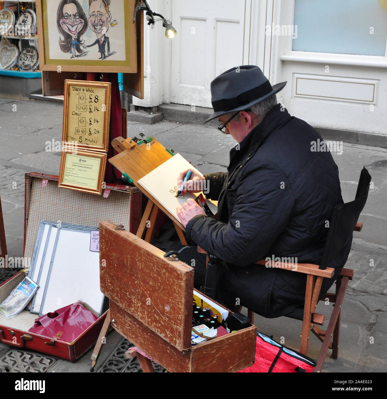 Male street artist hi-res stock photography and images - Alamy