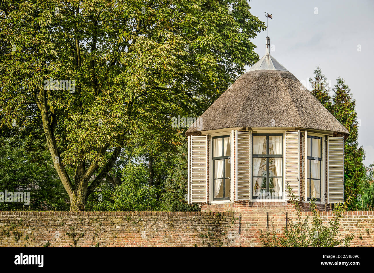 Vianen, The Netherlands, October 13, 2019: historic thatched roof tea ...