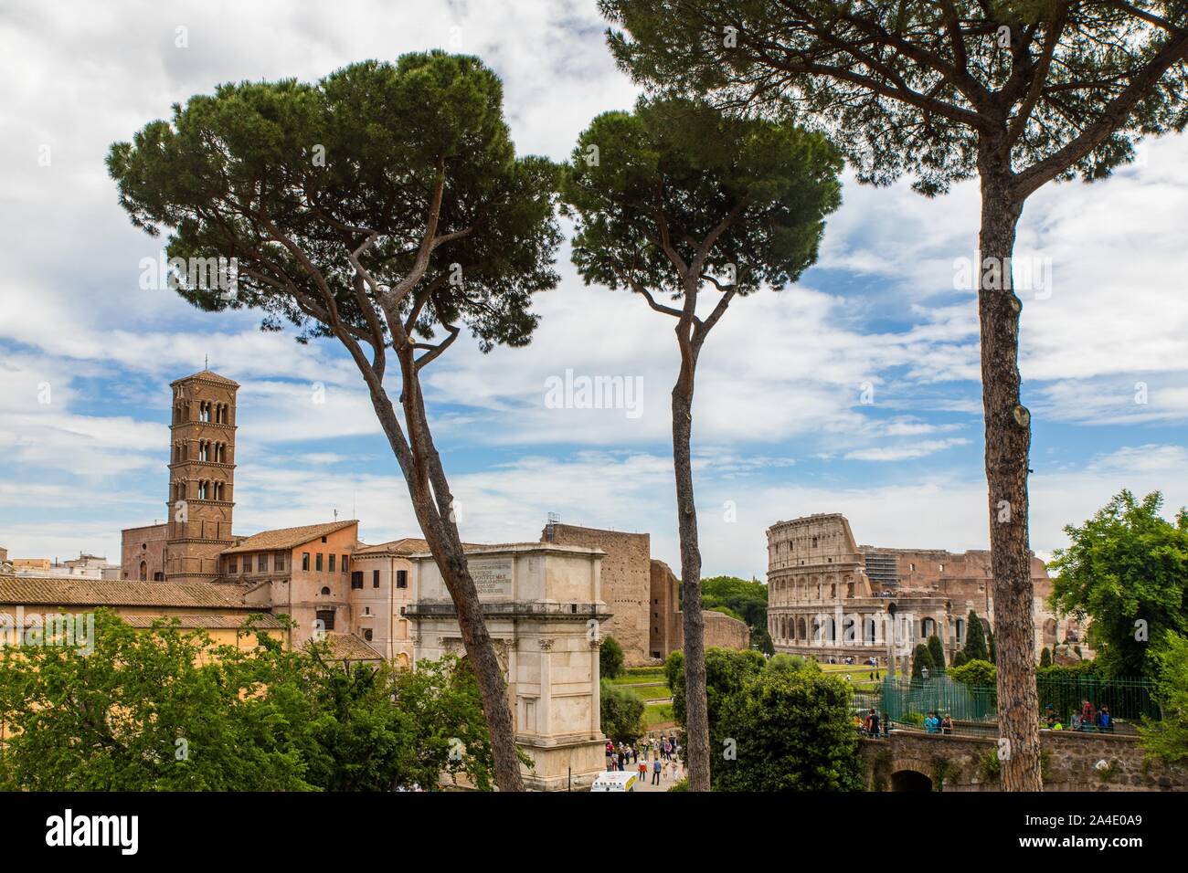 SANTA FRANCESCA ROMANA BASILICA, ARCH OF TITUS AND COLOSSEUM ON THE ...