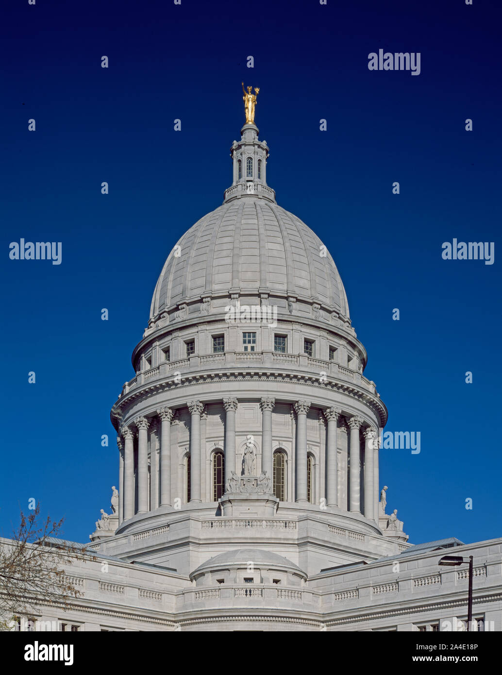 The state capitol dome, Madison, Wisconsin Stock Photo - Alamy