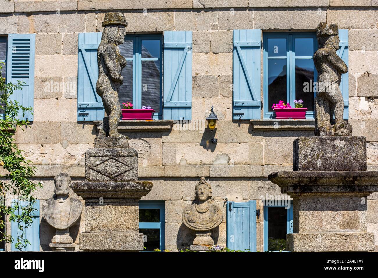 SCULPTURES, HOUSE OF THE SCULPTOR FRANCOIS MICHAUD, MASGOT, (23) CREUSE ...