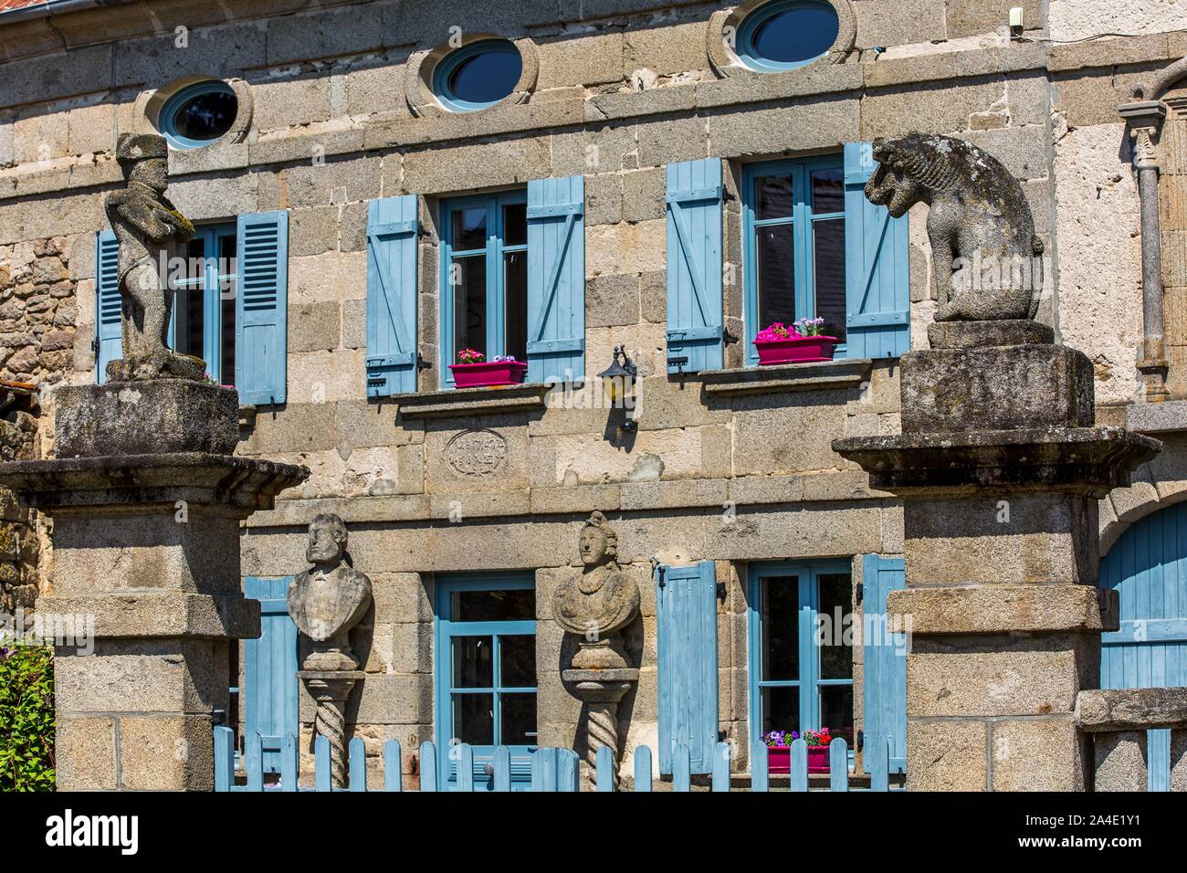 SCULPTURES, HOUSE OF THE SCULPTOR FRANCOIS MICHAUD, MASGOT, (23) CREUSE ...