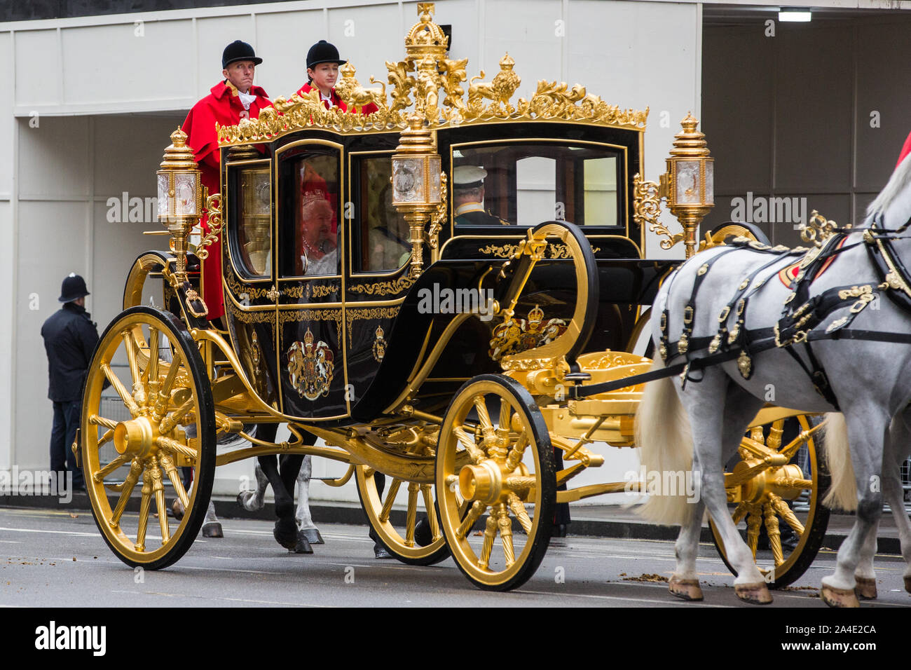 Queen state opening of parliament 2019 hi-res stock photography and ...