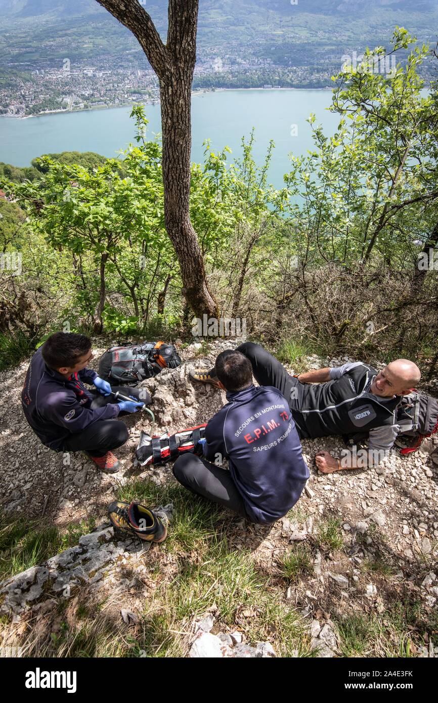 SETTING OF A SPLINT, INTERVENTION BY THE FIRST RESPONDERS OF THE ...
