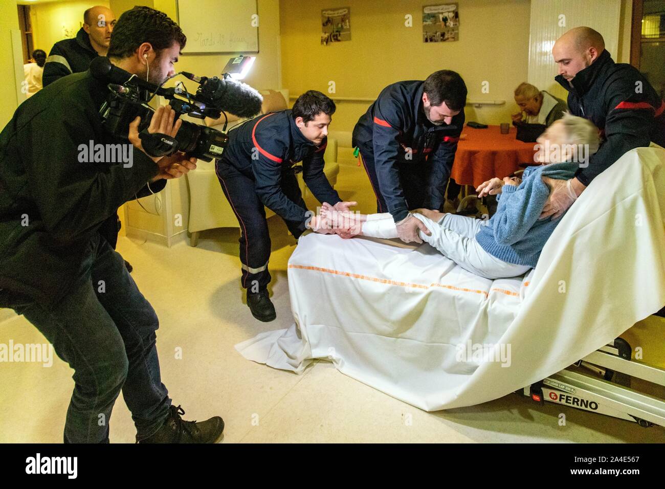 EMERGENCY ASSISTANCE FOR AN ELDERLY WOMAN IN A RETIREMENT HOME ...