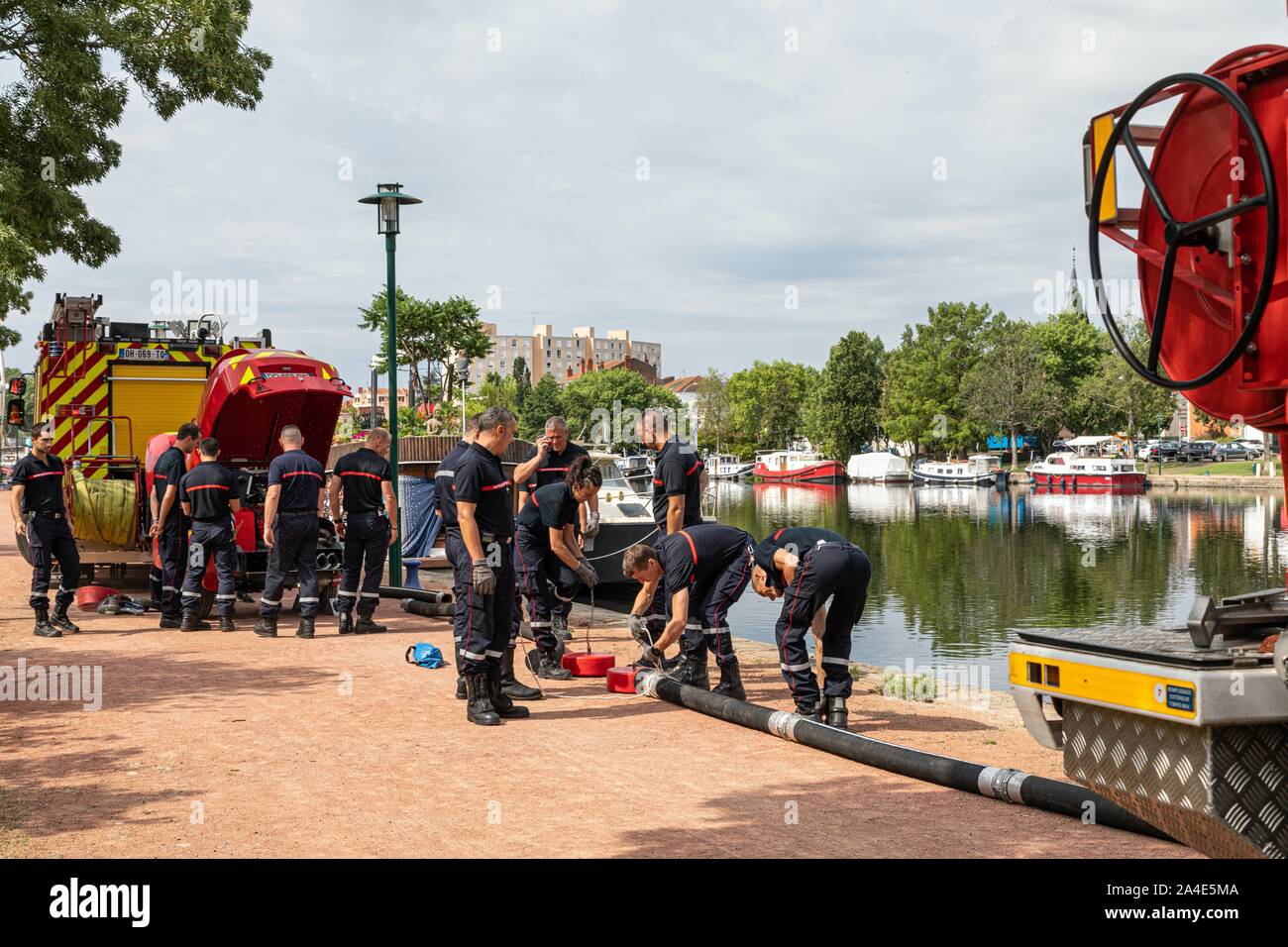 Fire services water supply hi-res stock photography and images - Alamy