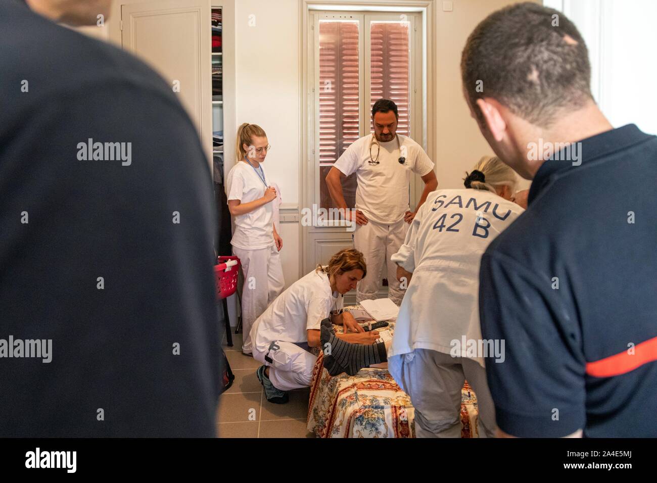 MAN SUFFERING FROM ABDOMINAL PAIN, INTERVENTION BY THE SAMU AND THE ...