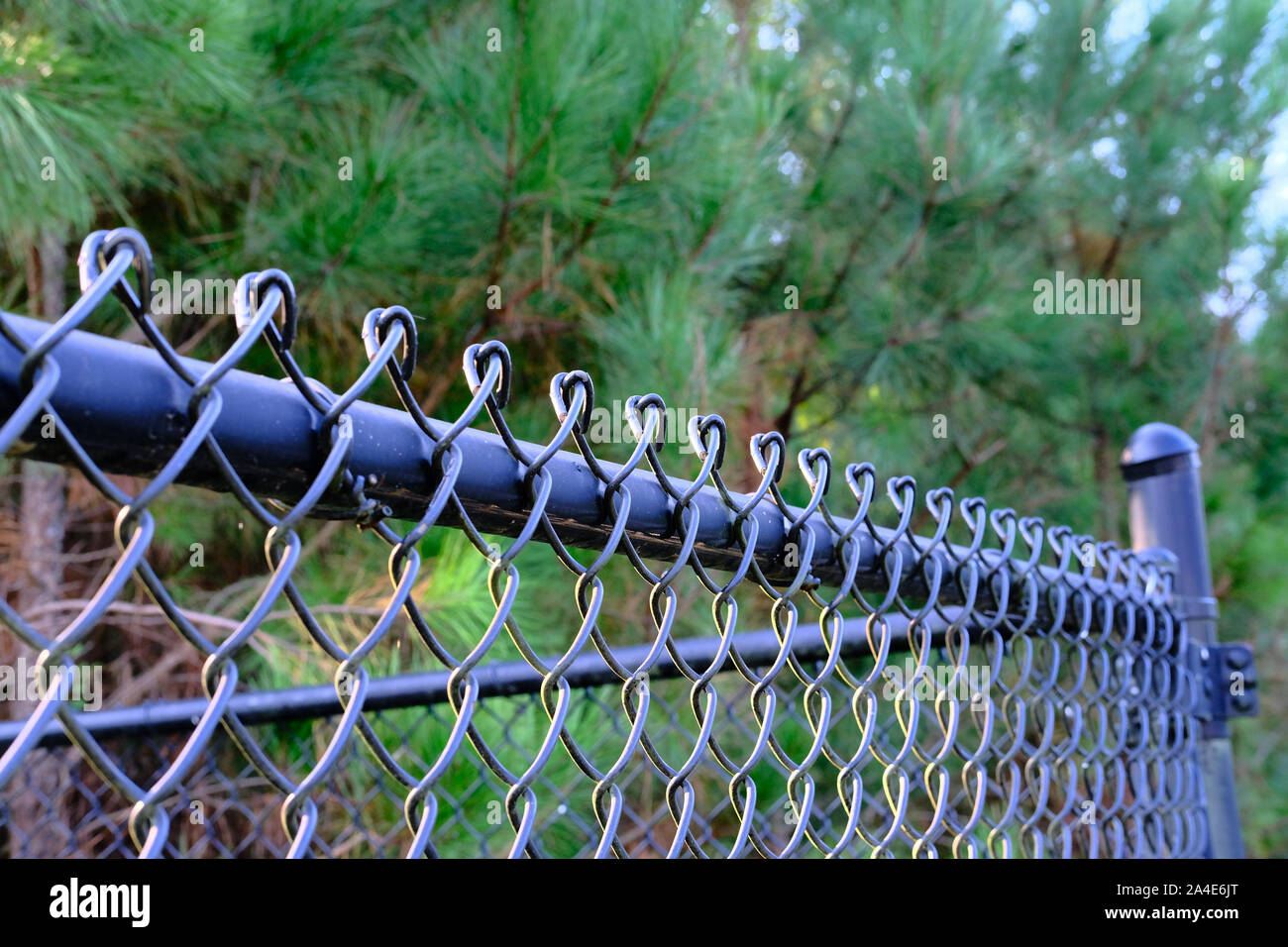 Chain link fence texture hi-res stock photography and images - Alamy