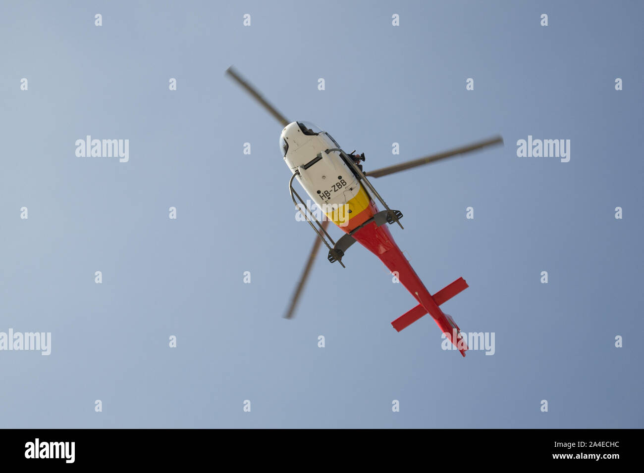Flying helicopter hi-res stock photography and images - Alamy