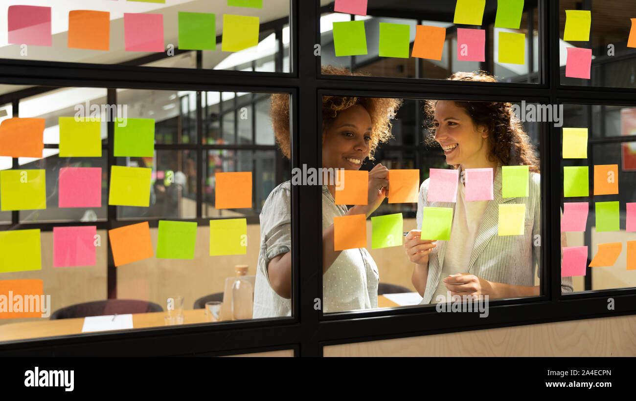 Sticky notes business people hi-res stock photography and images - Alamy