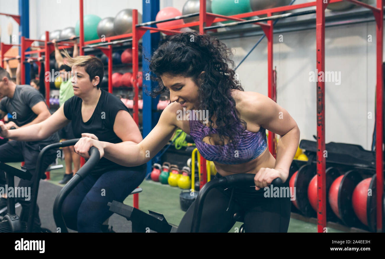 Two sportswomen hi-res stock photography and images - Alamy