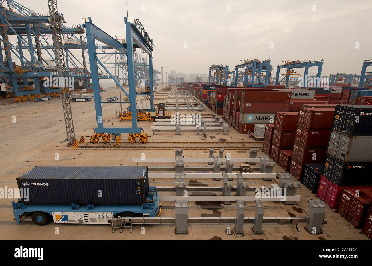 Automated ports hi-res stock photography and images - Alamy