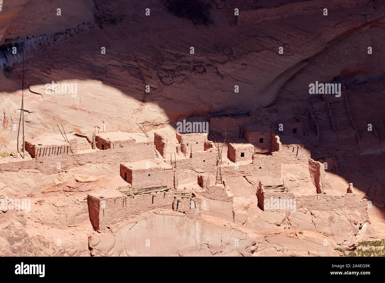 Arizona - Native American cliff dwellings at Betatakin Ruin, Navajo ...