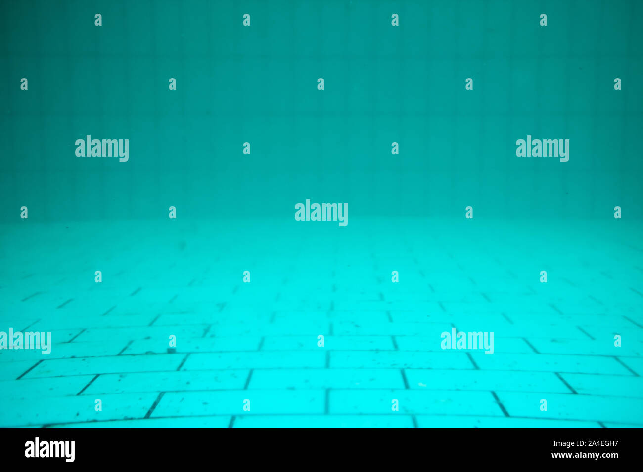 Under blue water in the swimming pool Stock Photo - Alamy