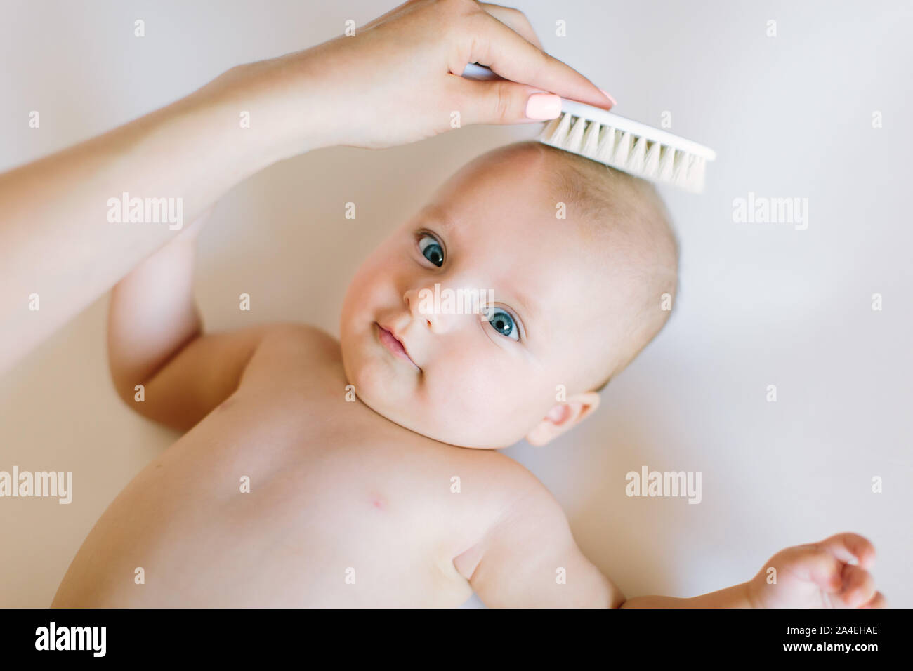 Mother hand combing hair for her Baby Stock Photo - Alamy