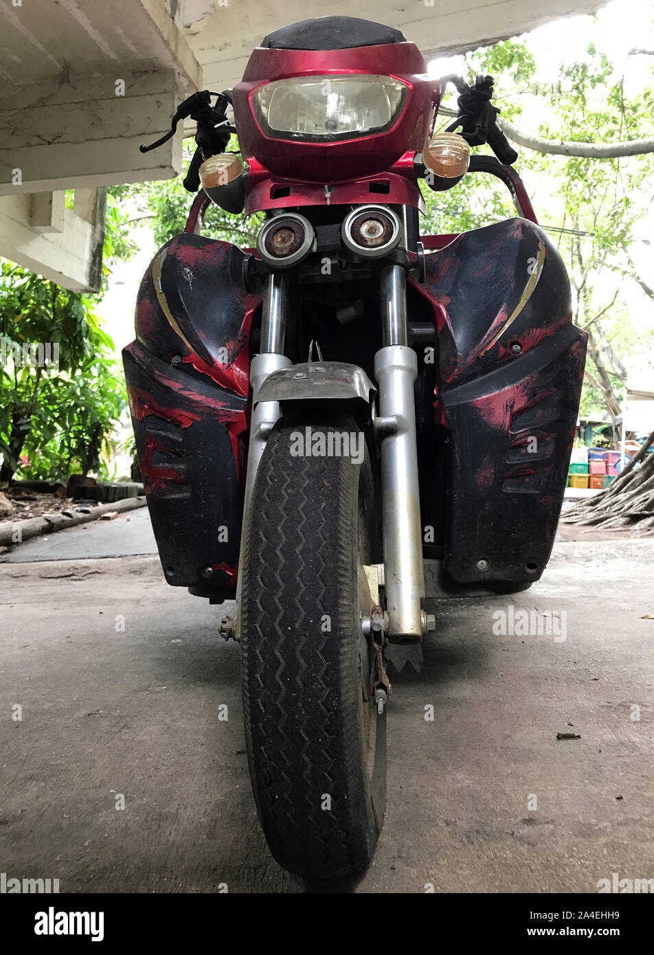 Front of motorcycle hi-res stock photography and images - Alamy
