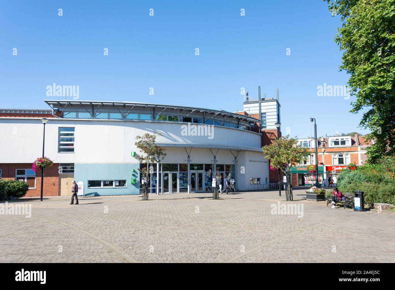 Queens square hi-res stock photography and images - Alamy