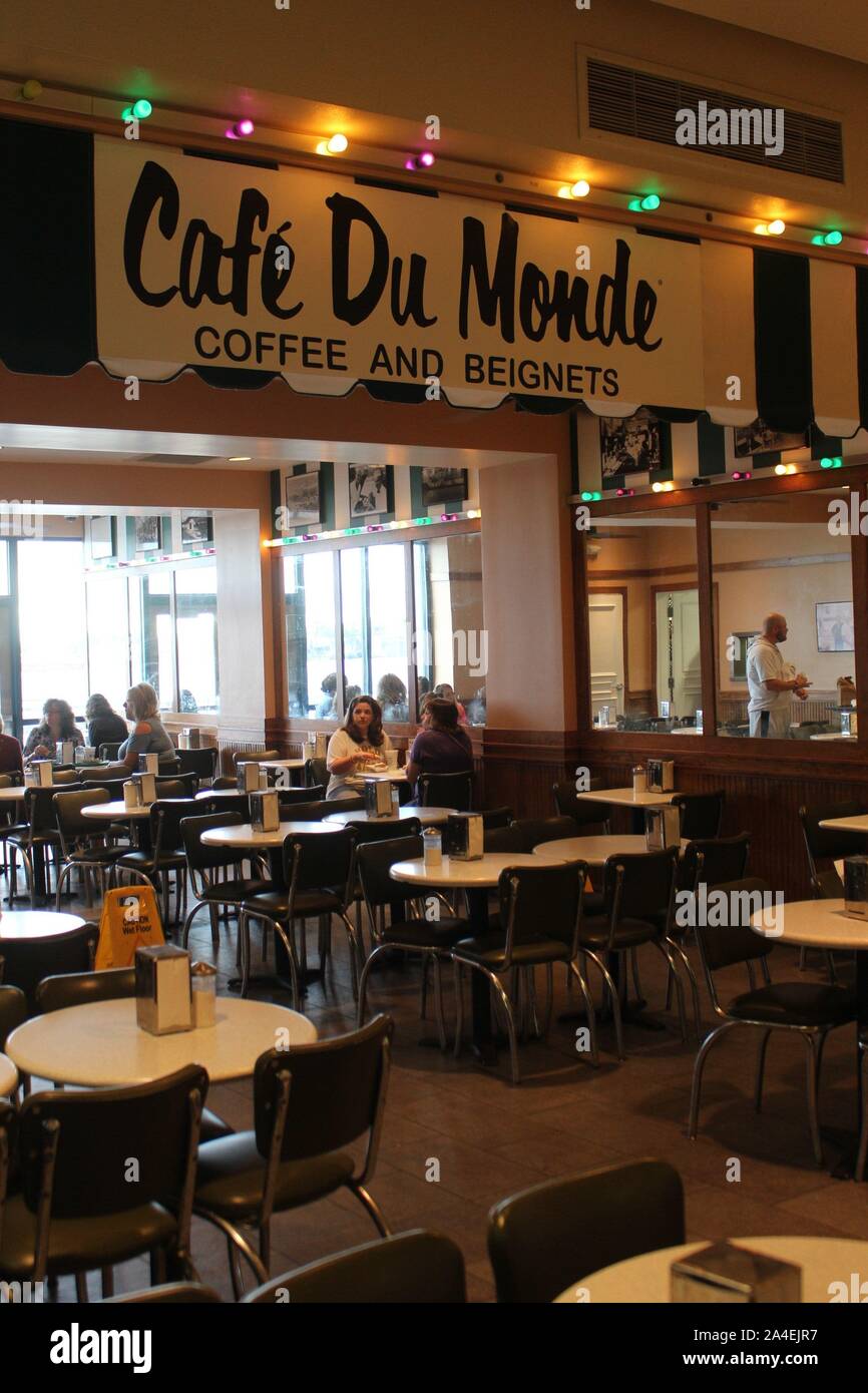 Cafe Du Monde New Orleans Louisiana USA Stock Photo - Alamy