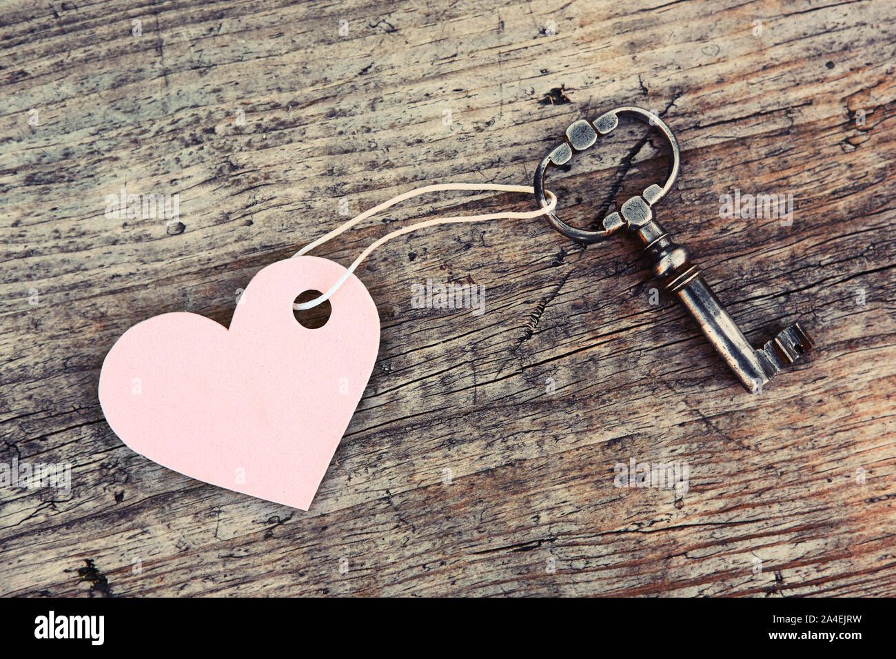 Heart symbol on key tag. Concept of love, romance and vintage lifestyle ...