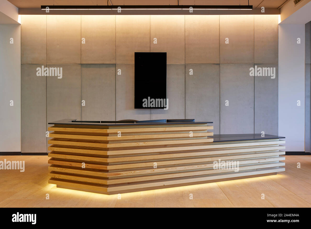 Reception desk. Davidson House, Reading, United Kingdom. Architect: dn ...