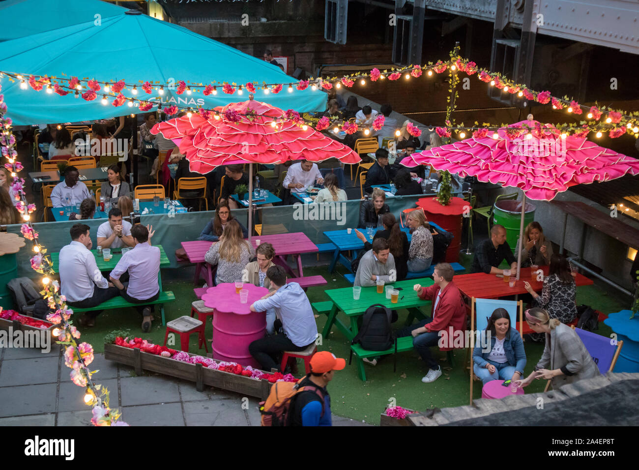 Pub Oclock High Resolution Stock Photography and Images - Alamy