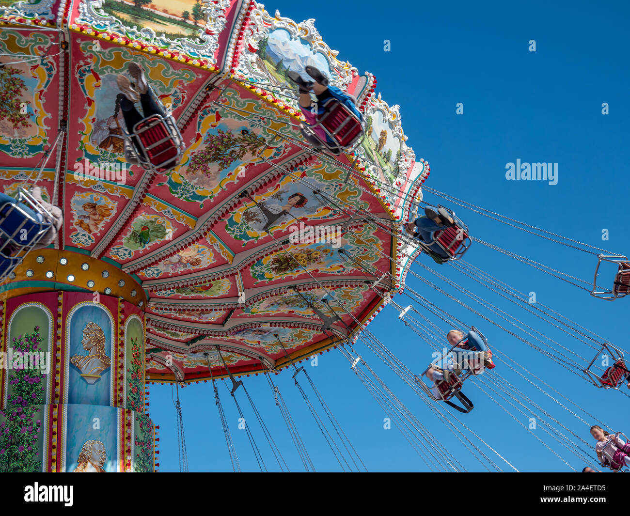 Chain carousel at the Munich Oktoberfest Stock Photo - Alamy