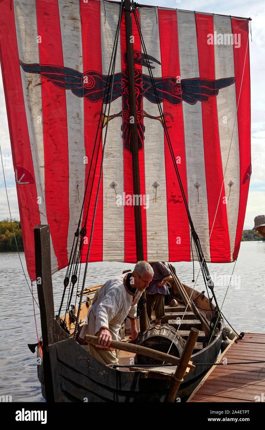 Seats and oars hi-res stock photography and images - Alamy
