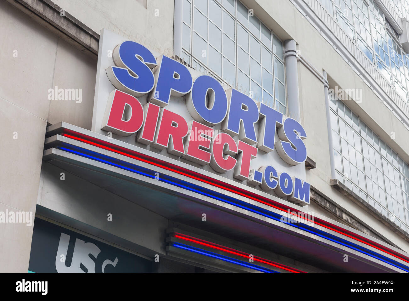 Logo sportsdirect hi-res stock photography and images - Alamy