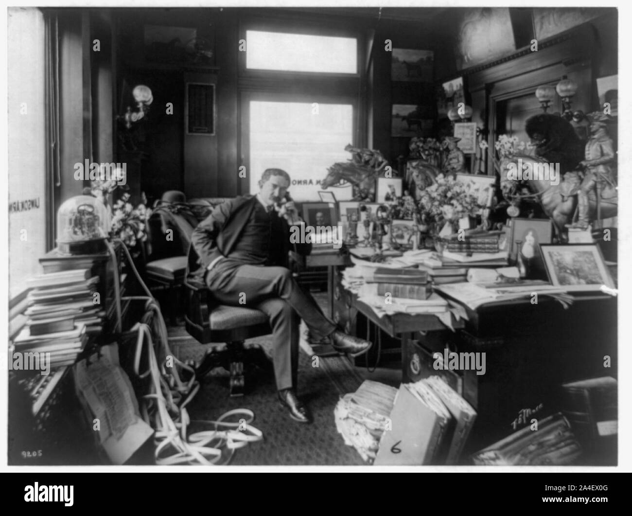 Ticker tape machine hi-res stock photography and images - Alamy