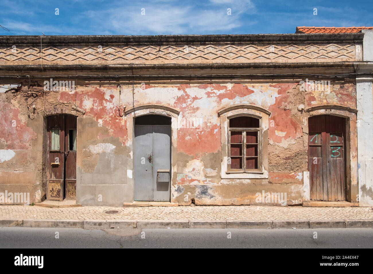 Single storey building hi-res stock photography and images - Alamy