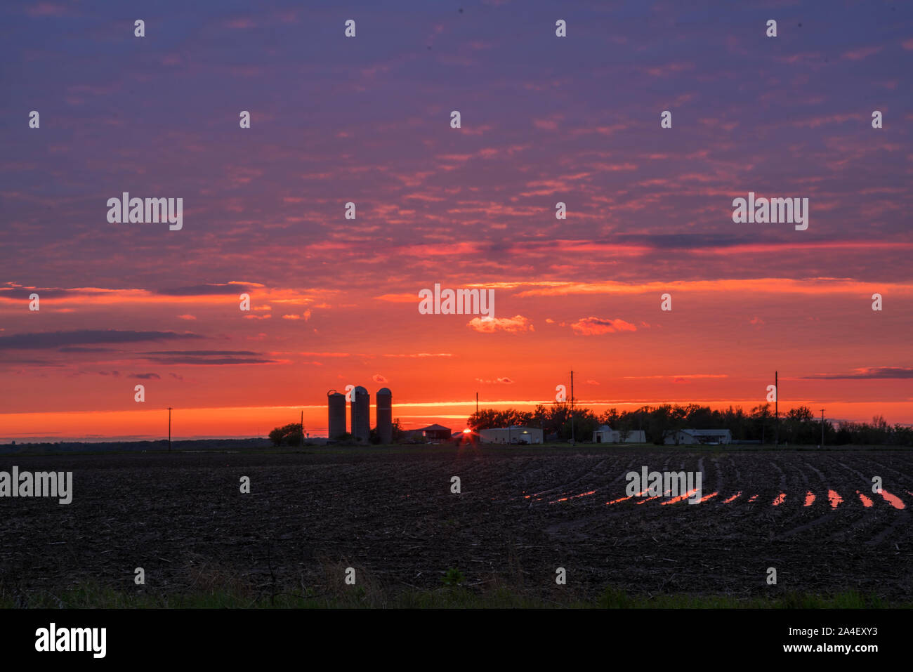 A rural Kansas sunset on a fram Stock Photo - Alamy