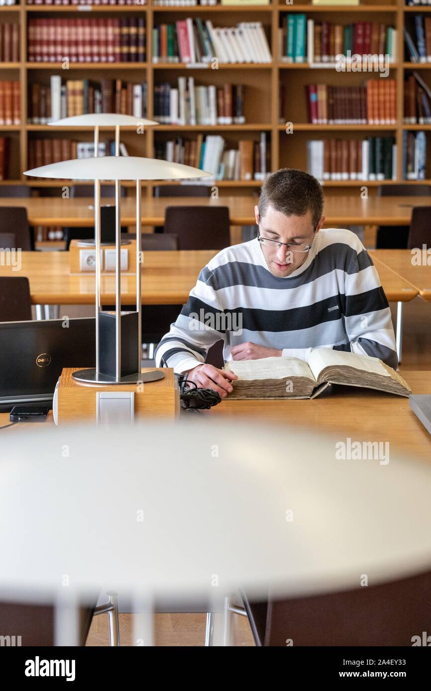 Genealogy research hi-res stock photography and images - Alamy