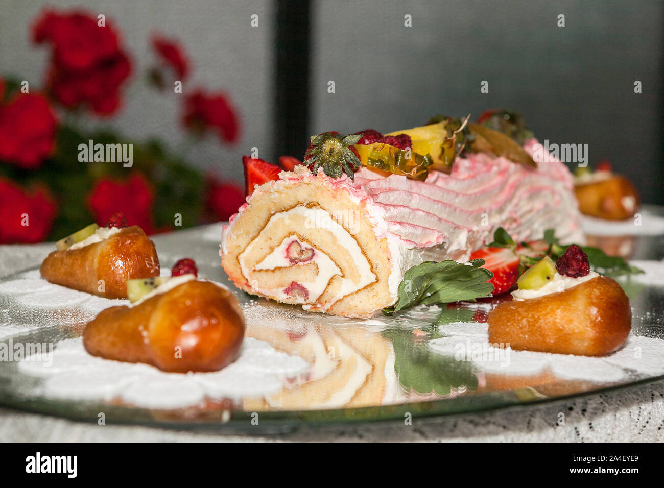 Sponge cake roll hi-res stock photography and images - Alamy