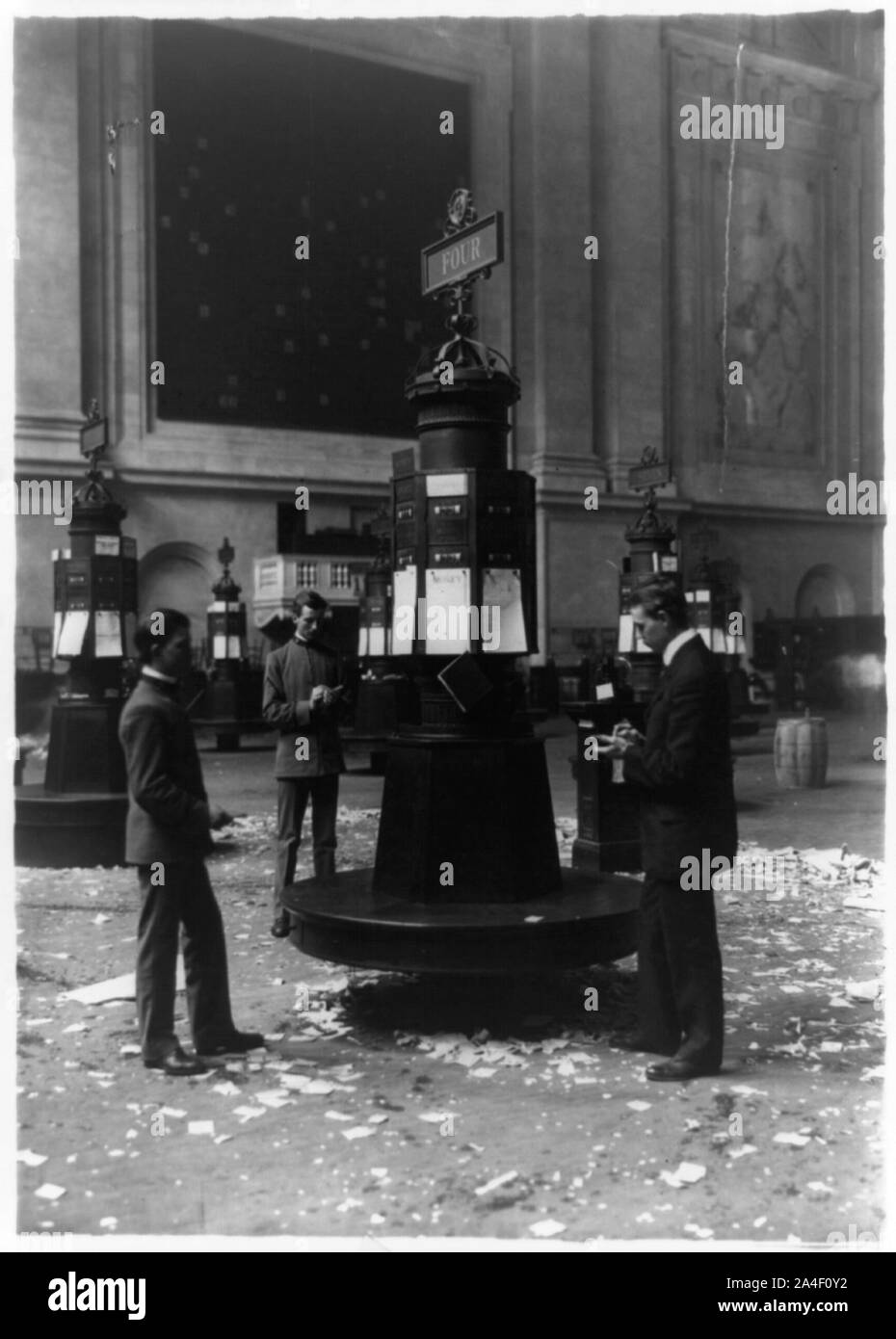 News kiosk people Black and White Stock Photos & Images - Alamy