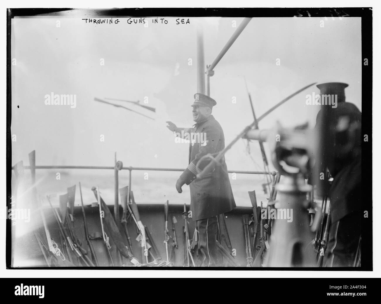 Guns at sea Black and White Stock Photos & Images - Alamy