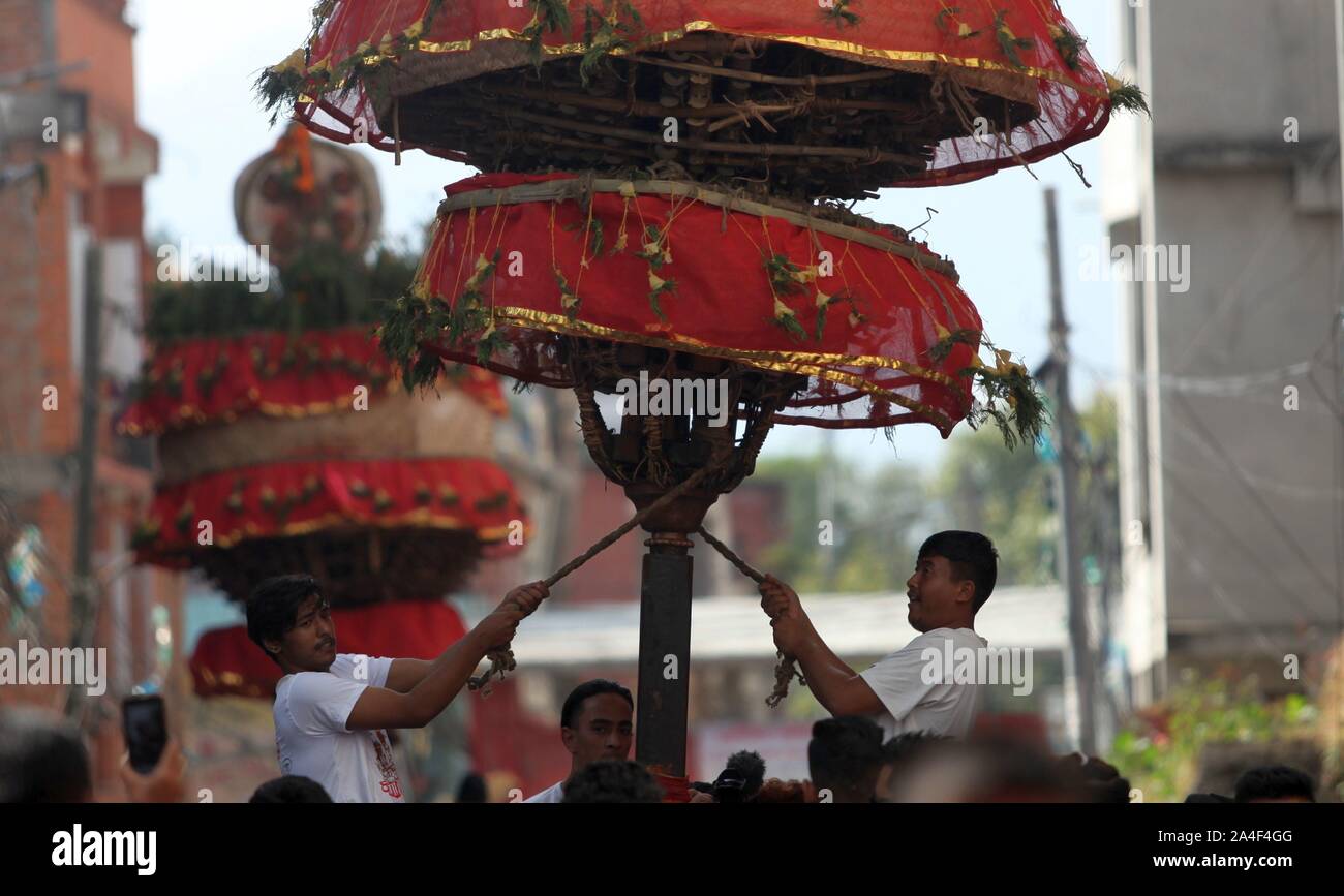 Kathmandu, Nepal. 14th Oct, 2019. People rotate a traditional chariot ...