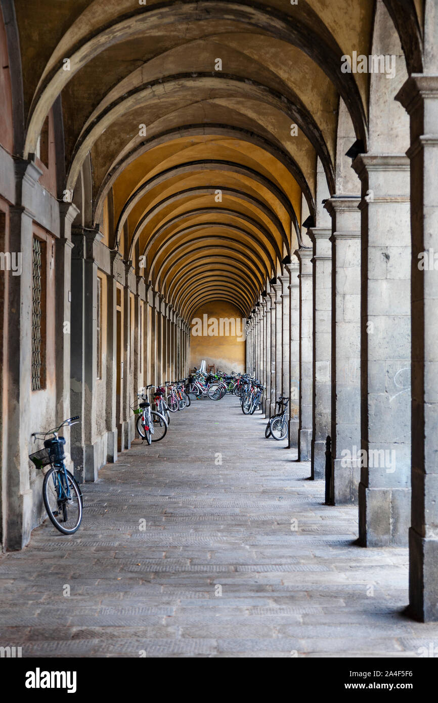 Italian street hi-res stock photography and images - Alamy